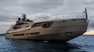 43m Pershing fast motor yacht Chorusline sold